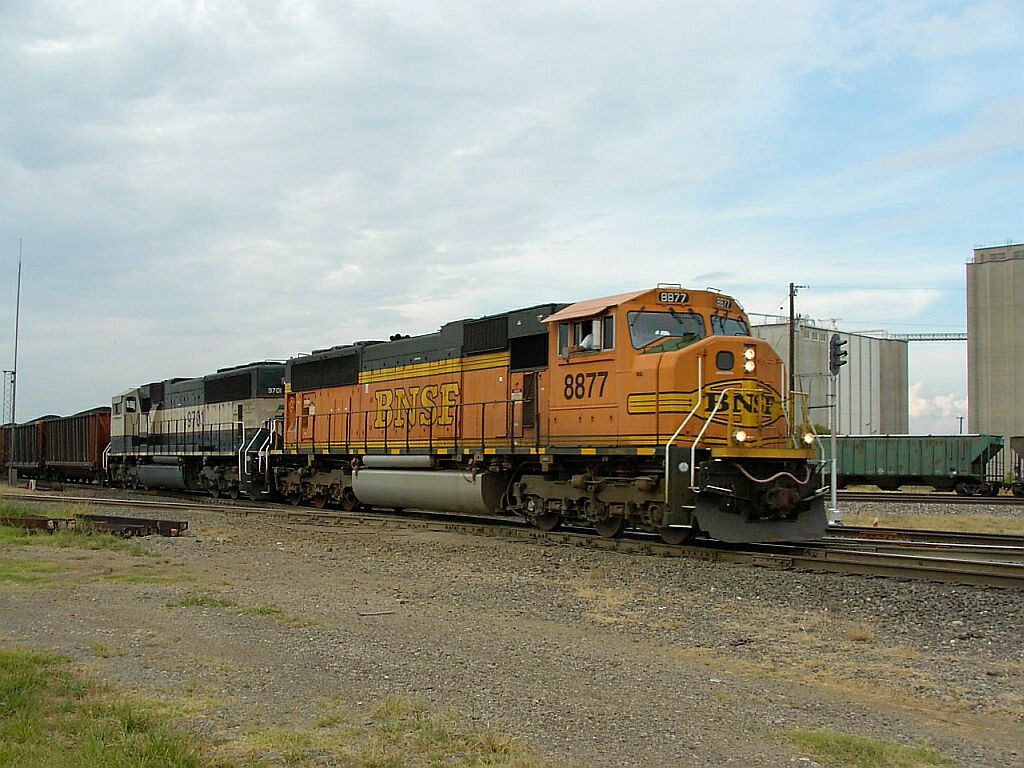 BNSF 8877